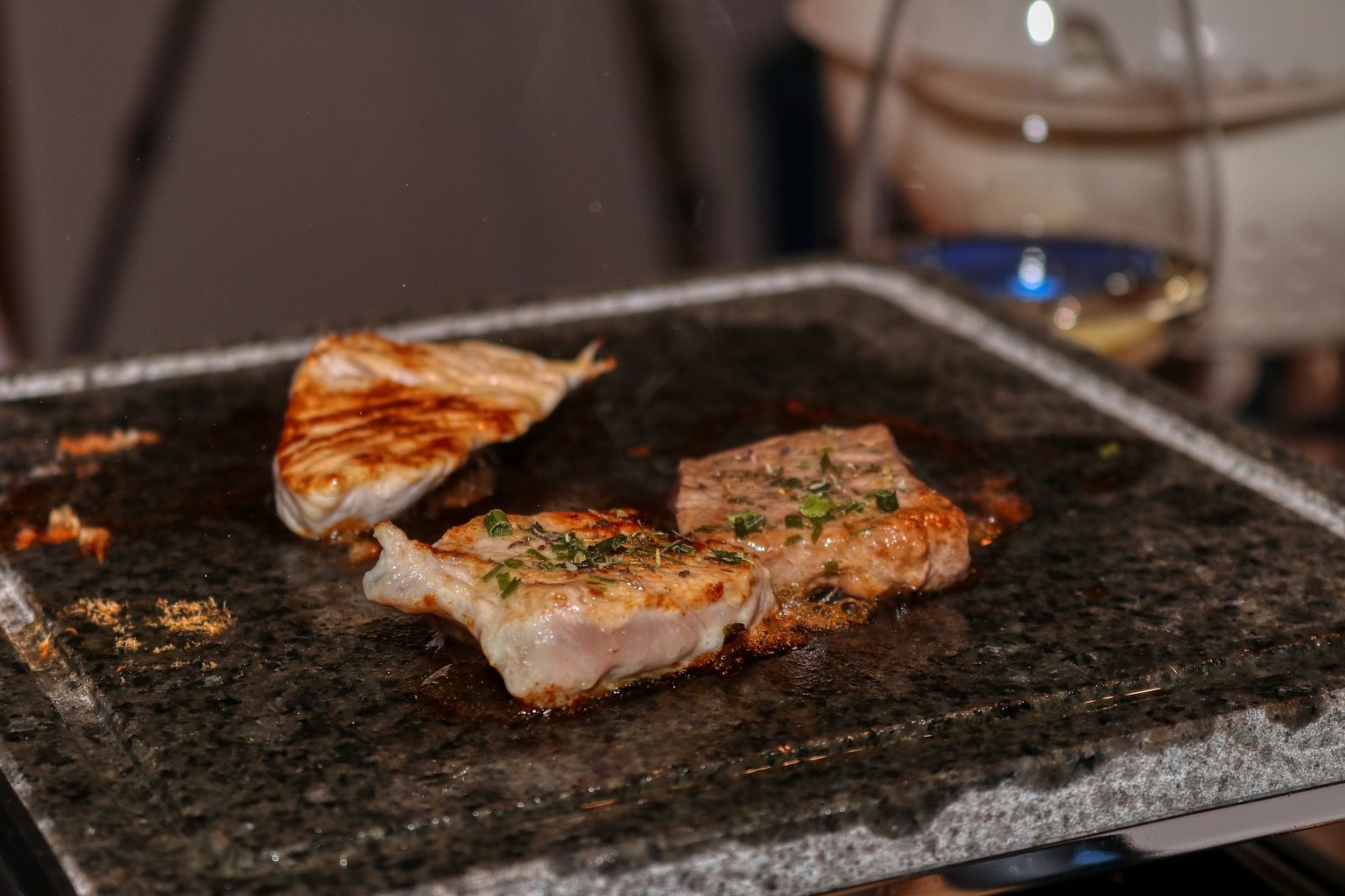 8 Best Hot Stones For Cooking Steaks - NomList