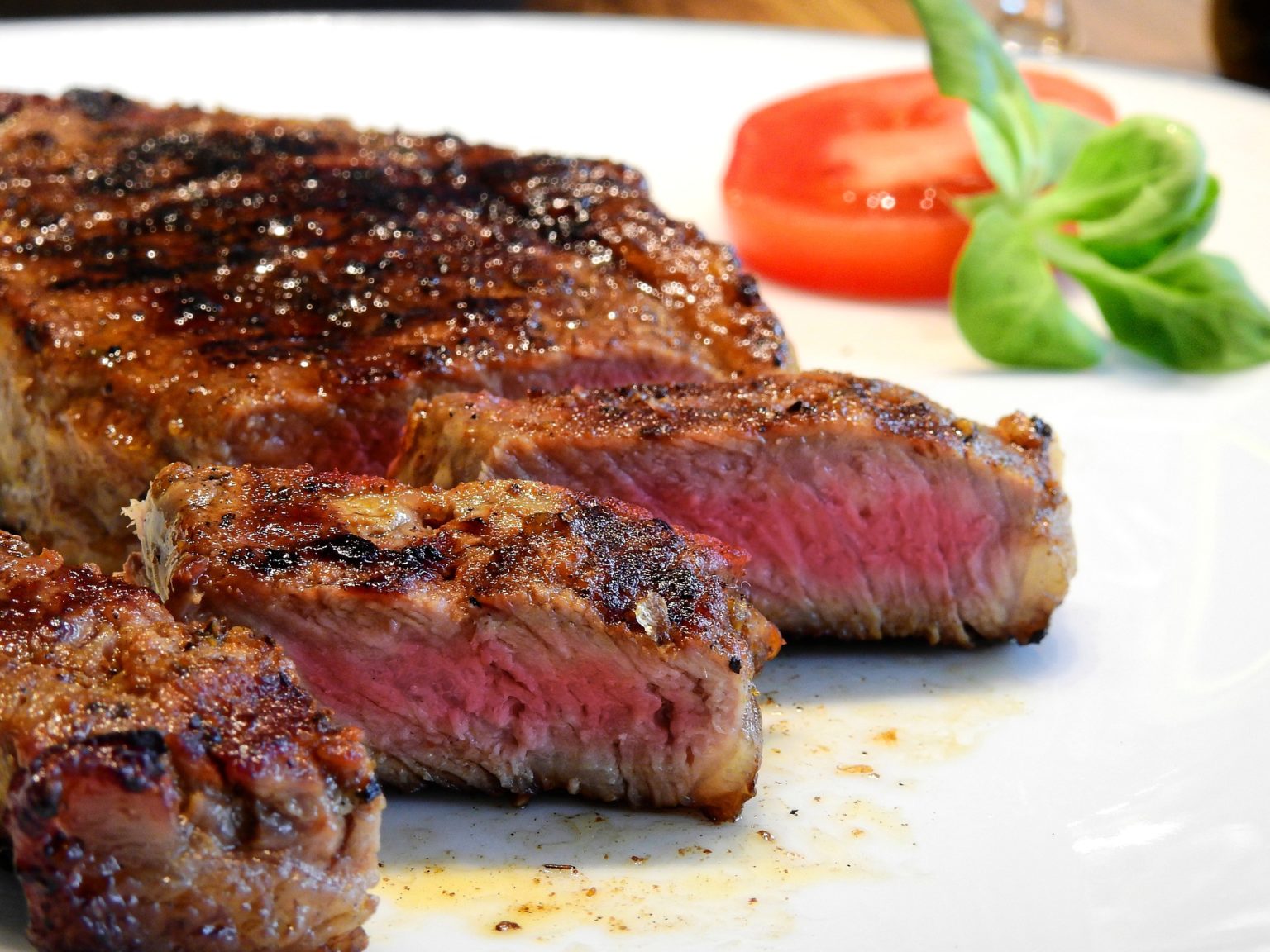 8 Best Hot Stones For Cooking Steaks - NomList